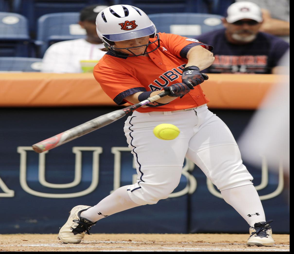 Catcher Carlee Wallace intends to transfer from Auburn