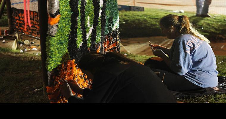 Pomping: Do you enjoy poking tiny squares of tissue paper in to small ...