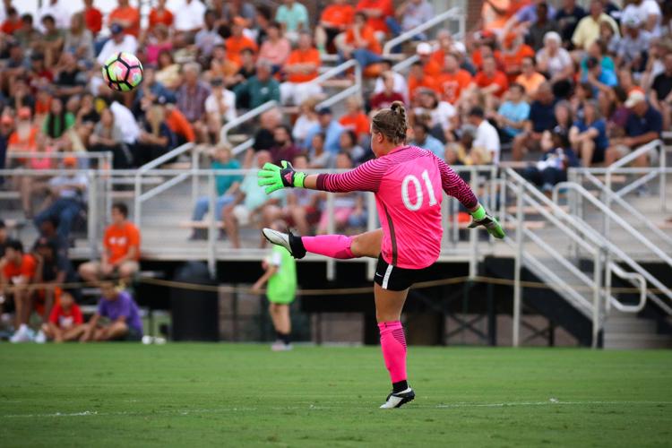 Photo Gallery: Oklahoma State vs ORU Soccer | Gallery | ocolly.com