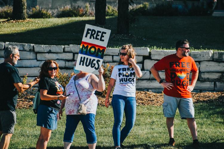 Free Mom Hugs offers support to members of LGBTQIA+ community ...