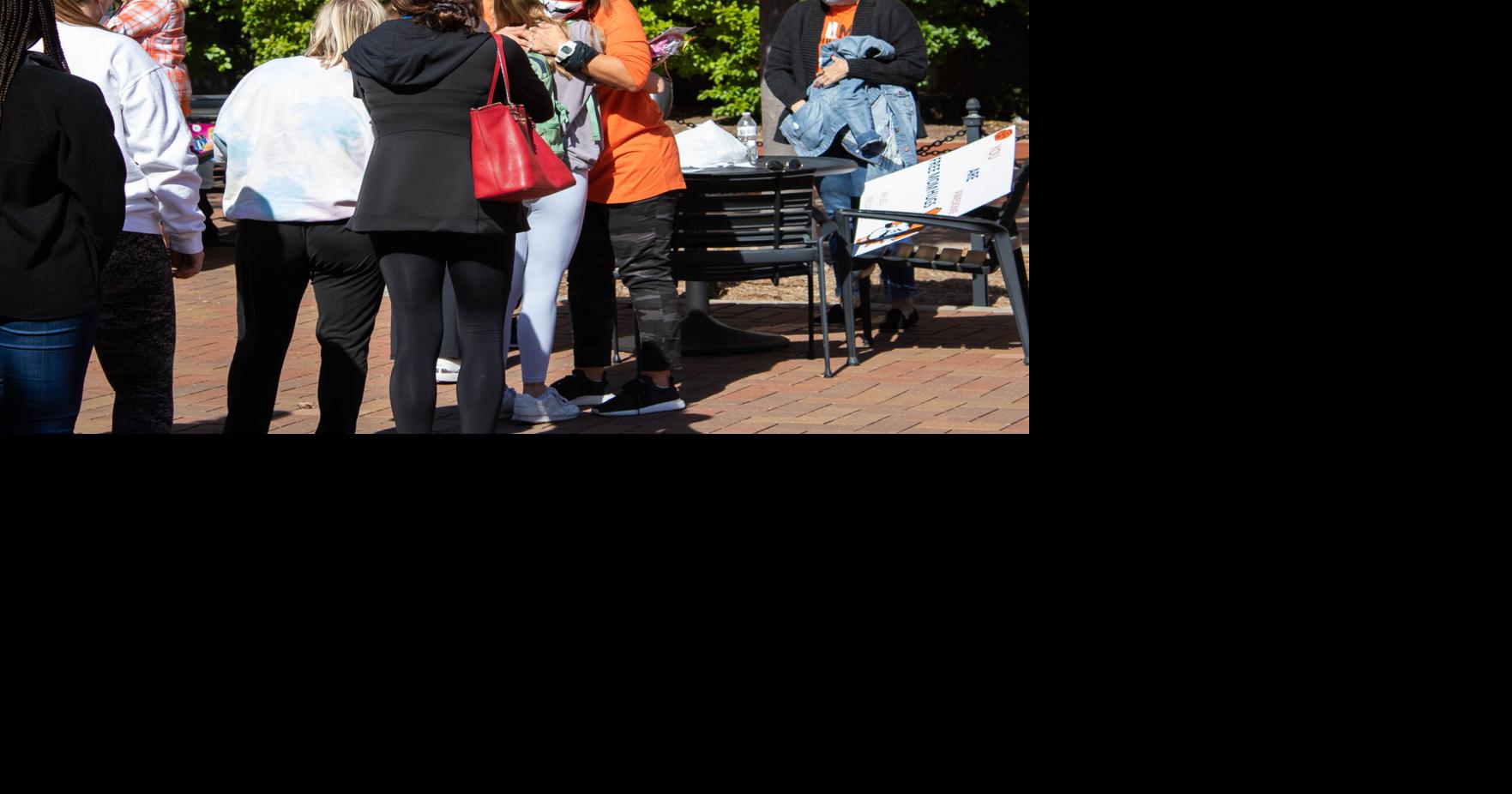 OSU Parent's Give Out 'Mom Hugs' to Support Student's Mental Health ...