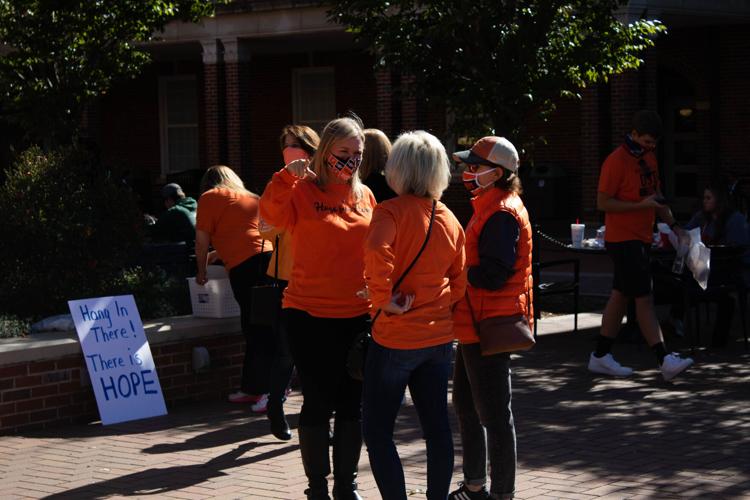 OSU Parent's Give Out 'Mom Hugs' to Support Student's Mental Health ...