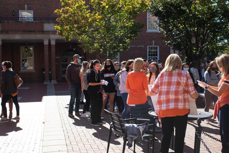 OSU Parent's Give Out 'Mom Hugs' to Support Student's Mental Health ...