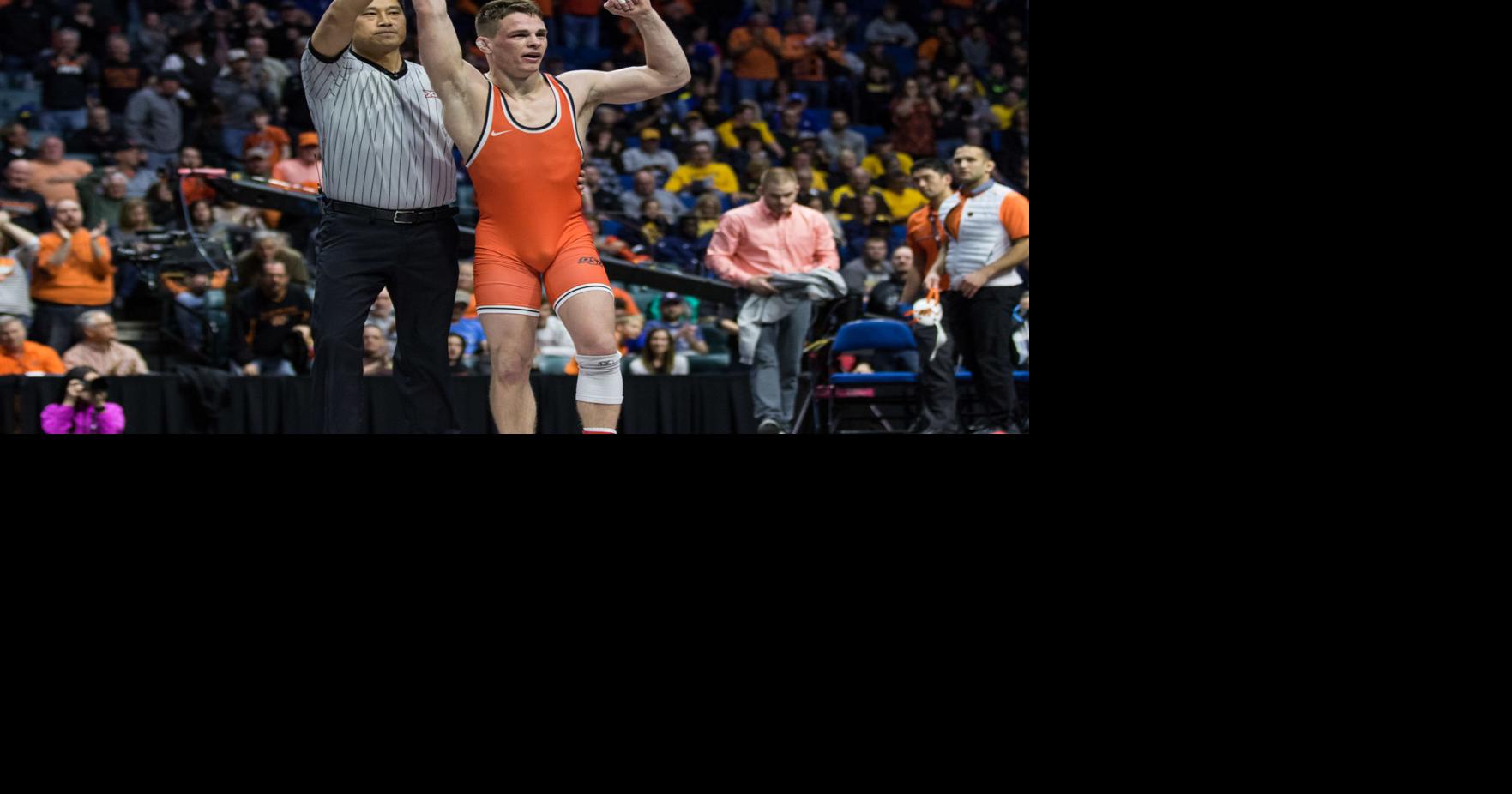 Lewallen embraces crowd on way to first Big 12 title | Sports | ocolly.com