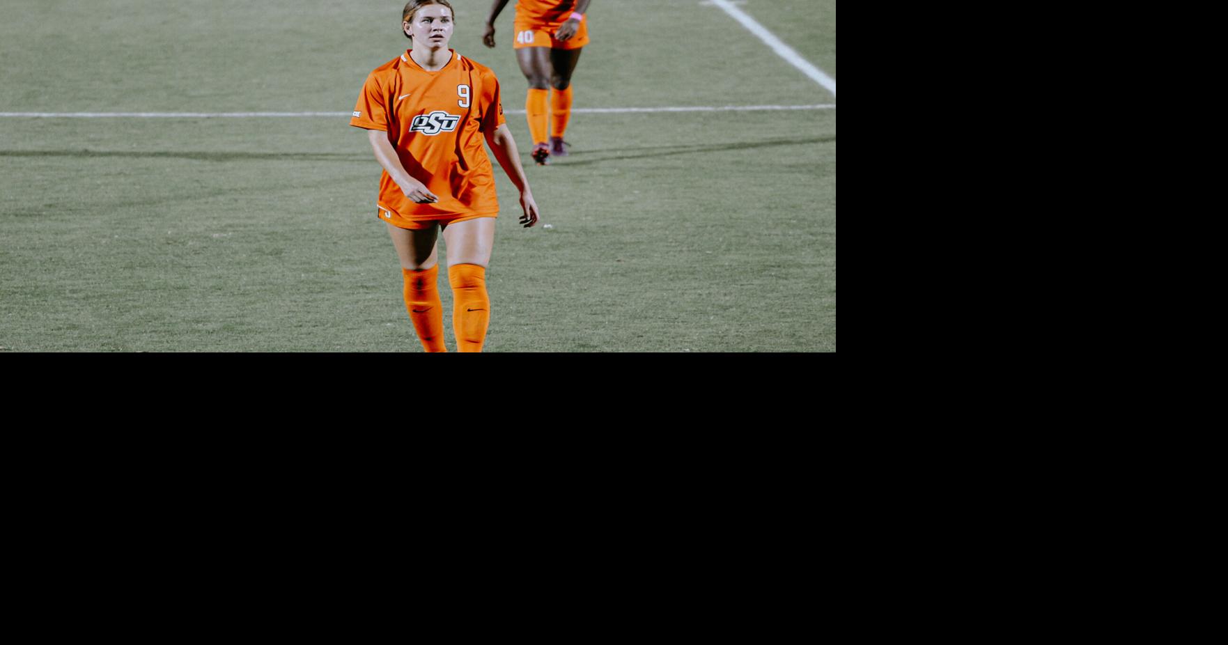 Mollie Breiner (9) walks down field during Bedlam at the Neal Patterson ...
