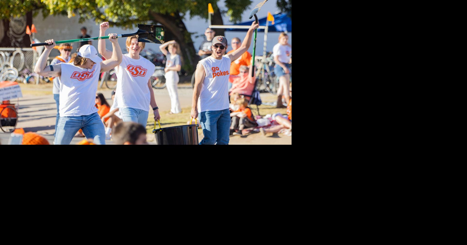 Poop Patrol: Scoopers provide clean up at Homecoming parade ...