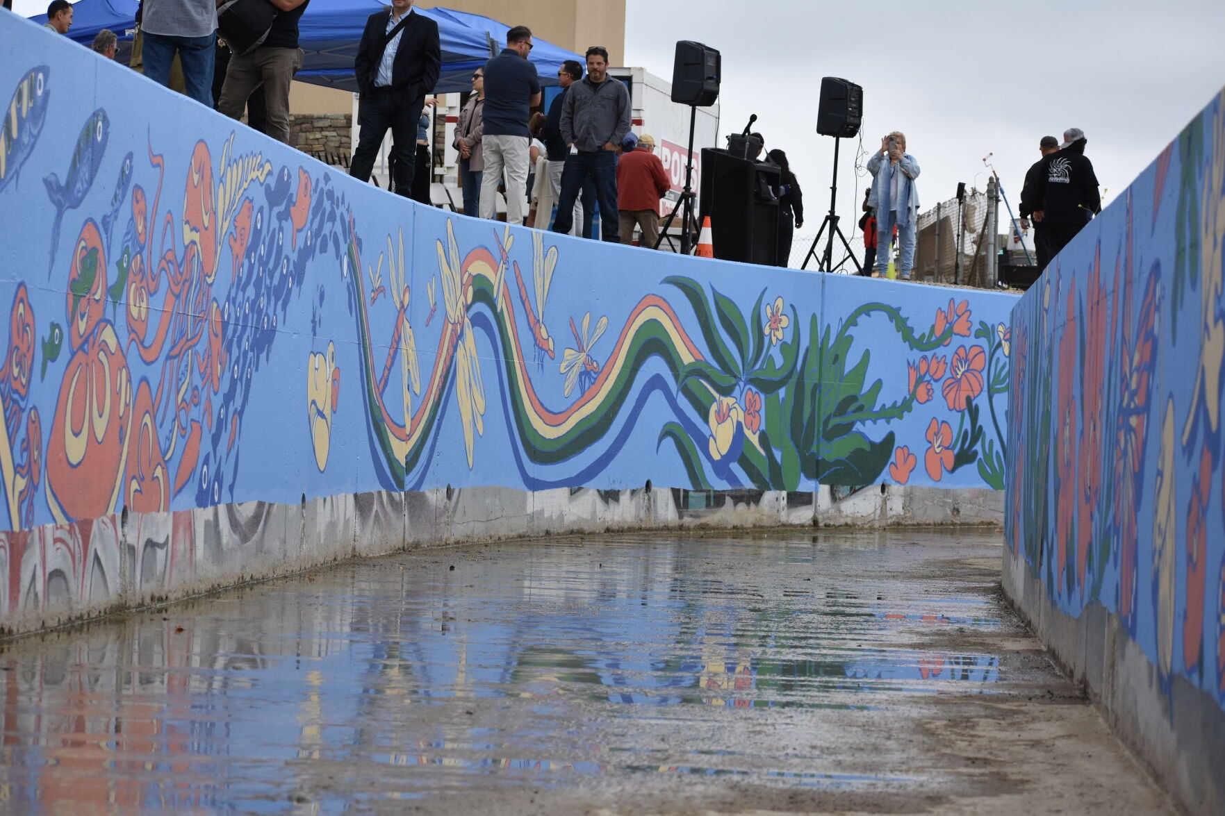 New Moon Ditch Mural in Ventura becomes one of the largest public art ...
