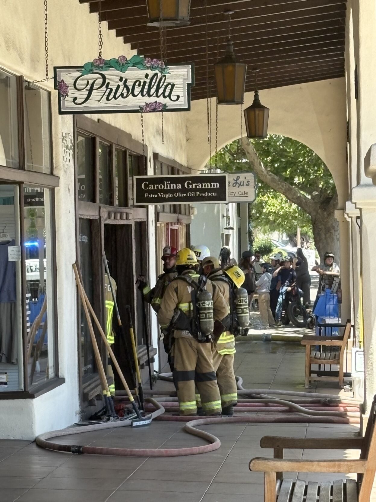 Fire breaks out at Ikat & Pearls Boutique in downtown Ojai’s Arcade ...