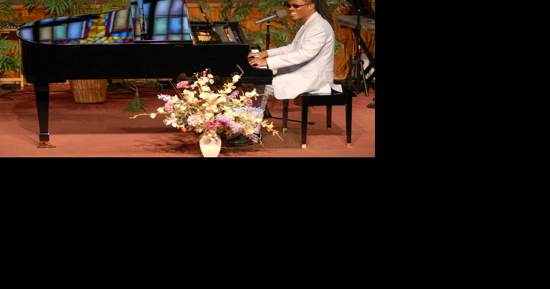 Neville Peter sings to the power of faith in Meiners Oaks | Culture ...