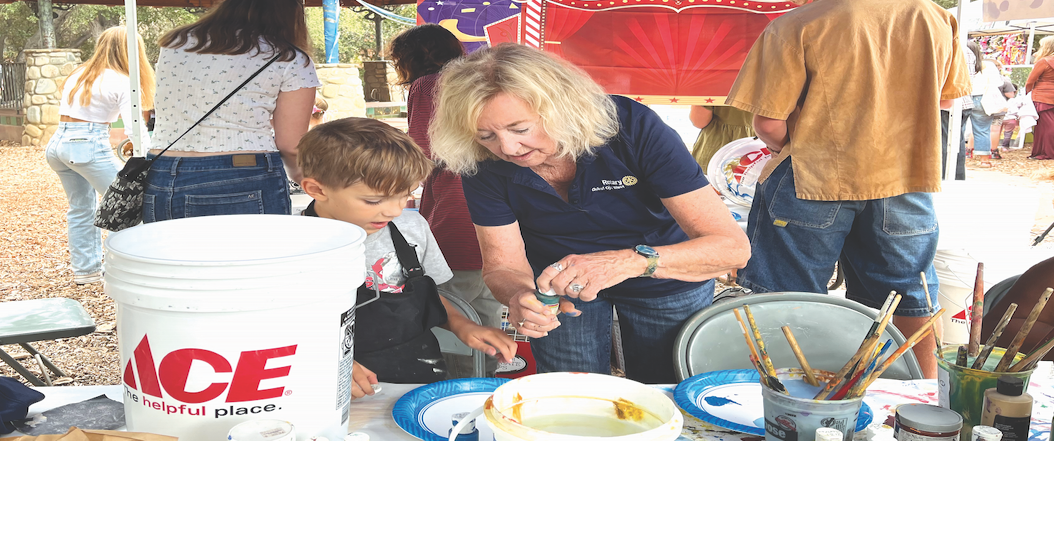 Water heroes form bucket brigade | News | ojaivalleynews.com