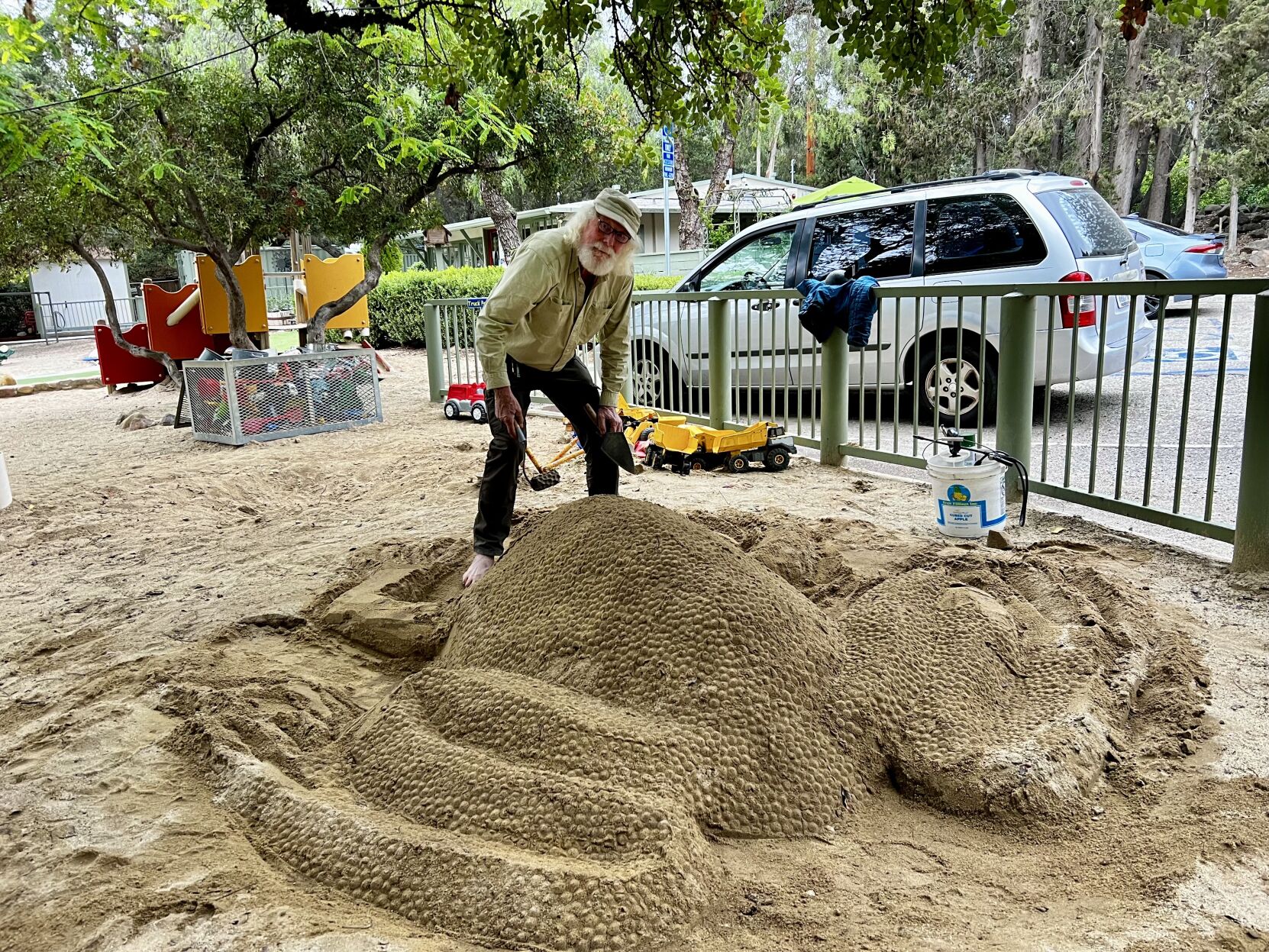 Artist Dennis Shives creates splendid worlds of sand for students ...