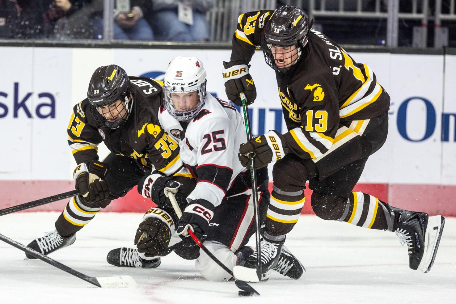 Six-goal flurry rallies Omaha hockey past St. Cloud State