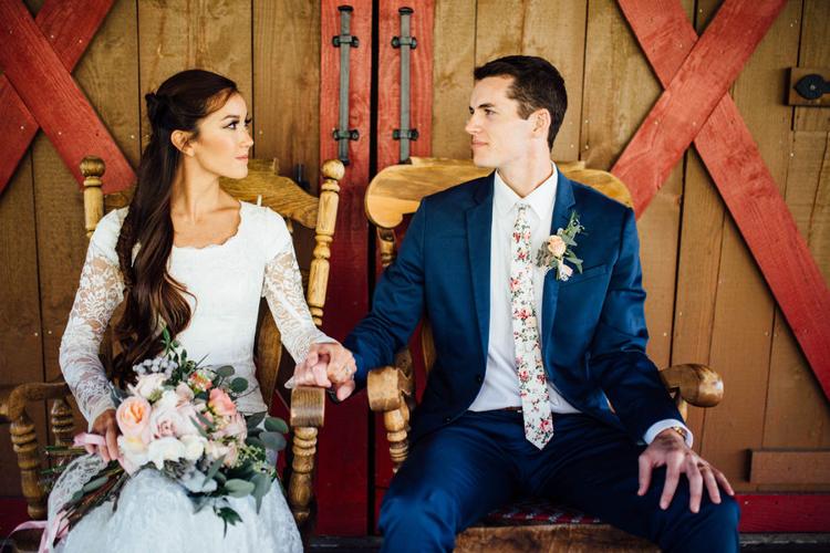 Inspiration // Charming Rustic Blush-toned Wedding