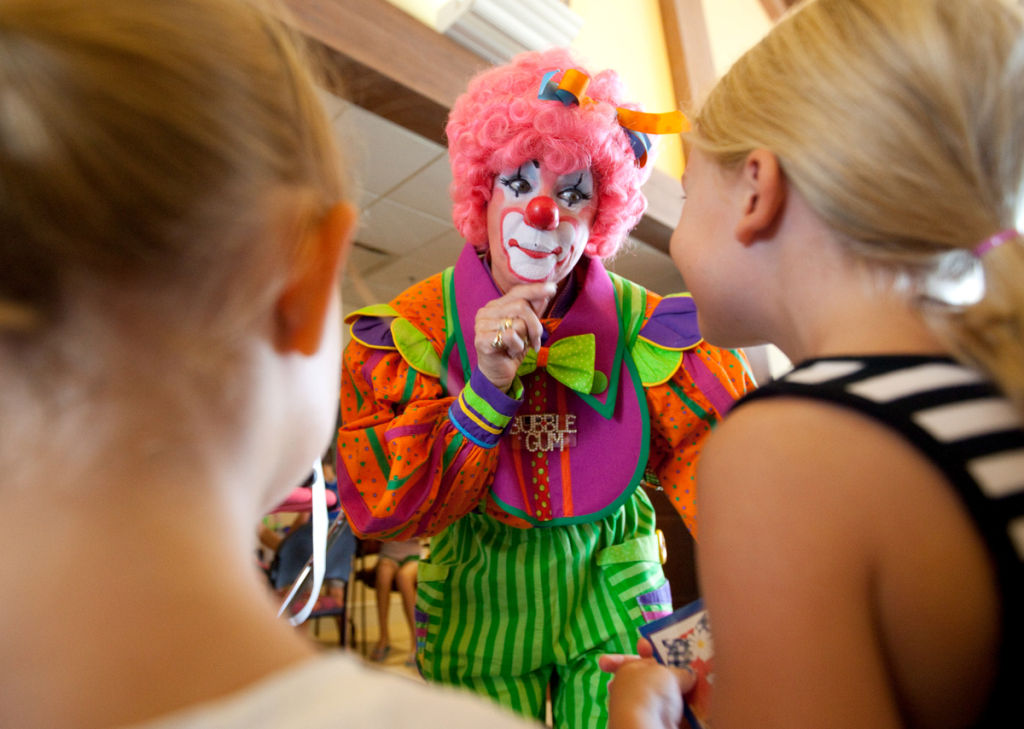 Hansen: Omaha clown Bubblegum discusses looming clown crisis
