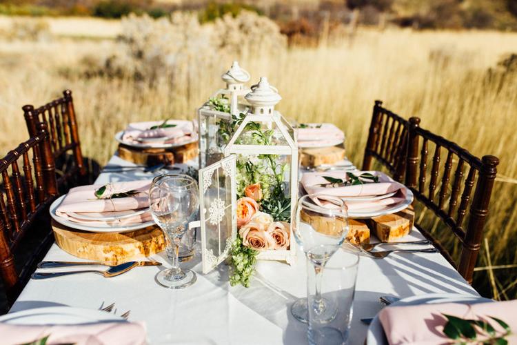 Inspiration // Charming Rustic Blush-toned Wedding