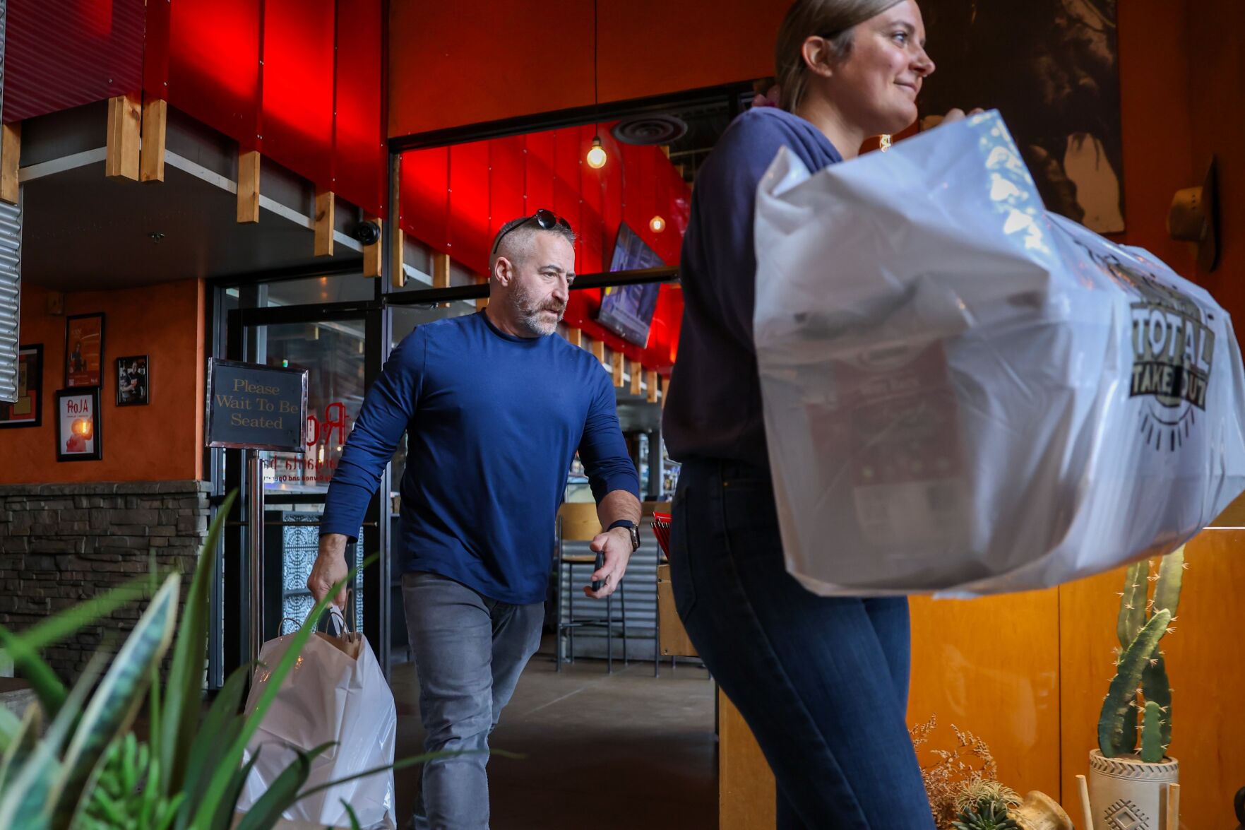 Omaha man donates lunches for TSA agents during government shutdown