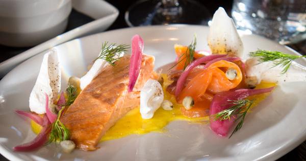 Dining review: Restaurant in old Zin Room spot takes big risks that pay ...