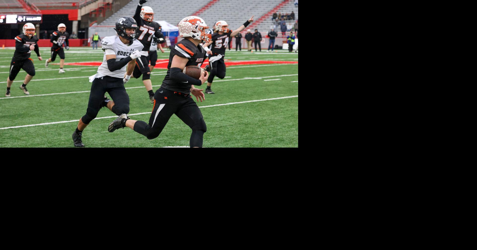 Stanton clinches first state football title with Eight Man-1 ...