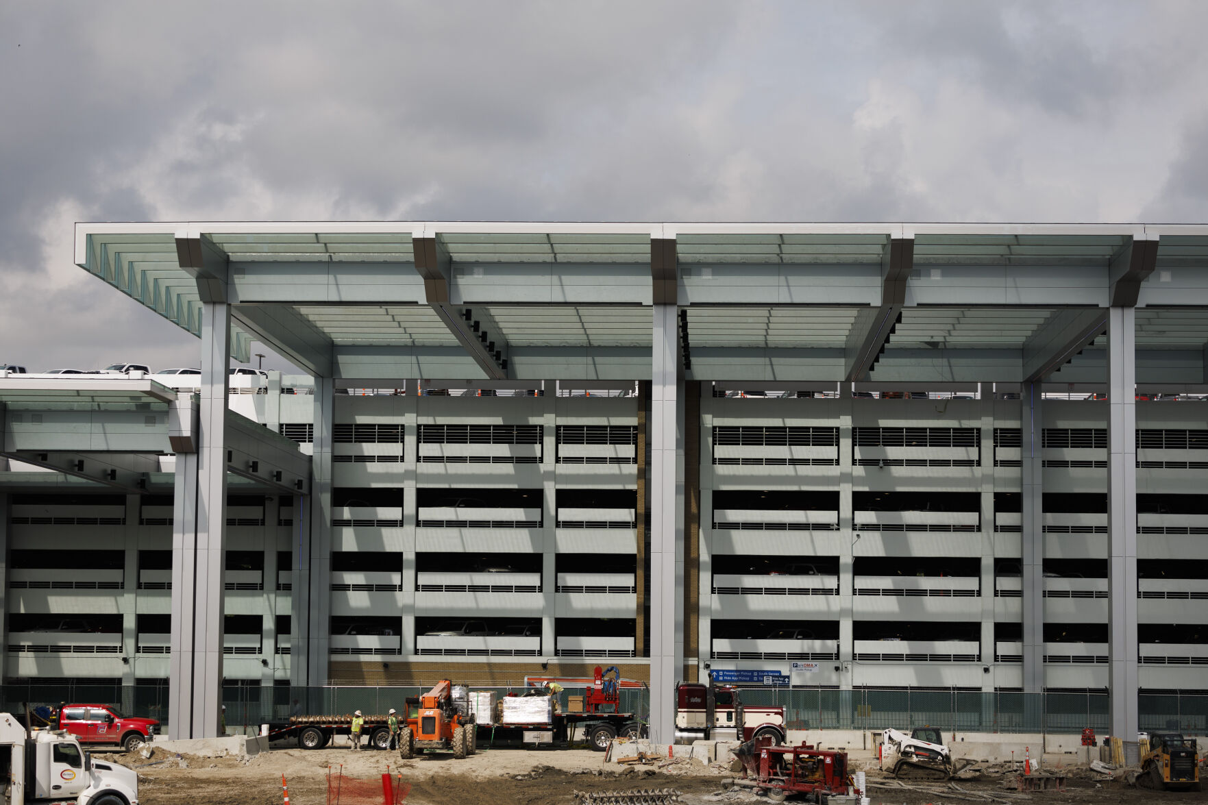 Omaha's Eppley Airfield continues its $950 million terminal expansion