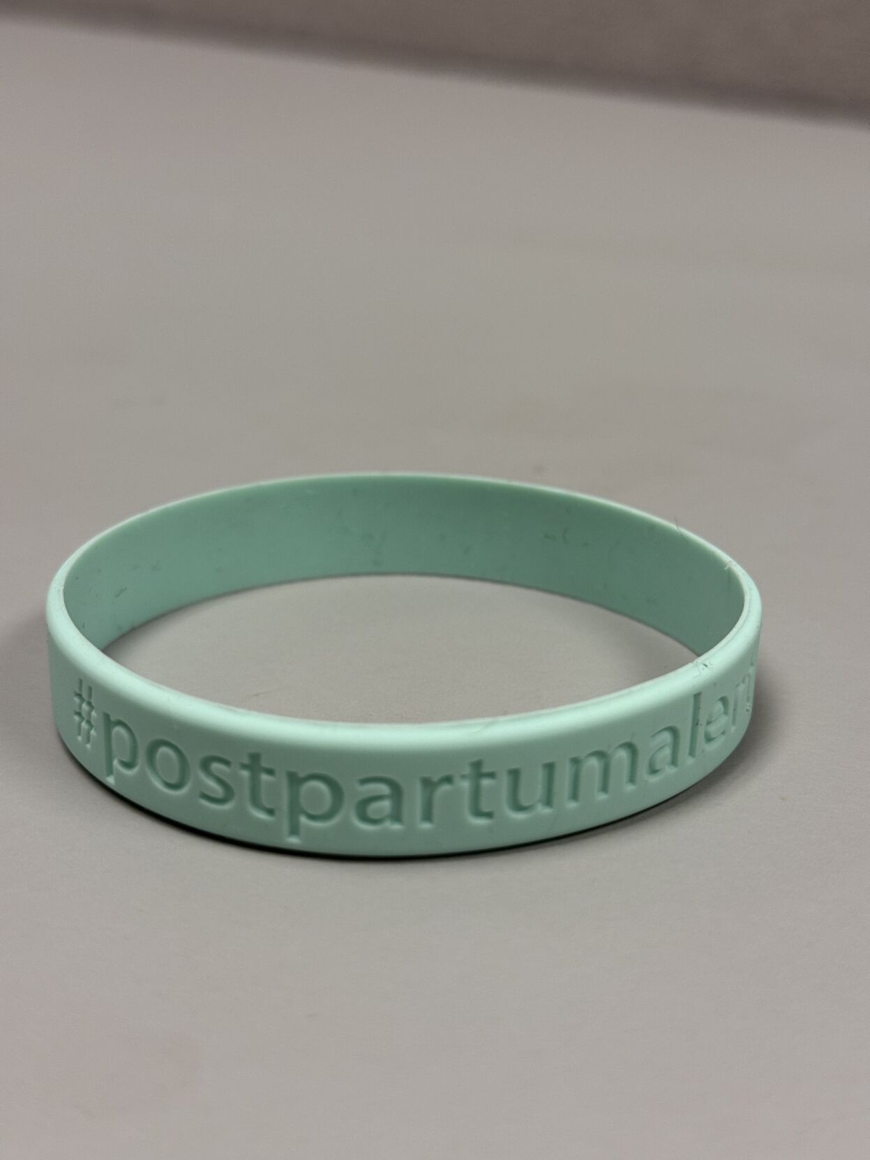 Postpartum bracelets signal health risks for Nebraska moms
