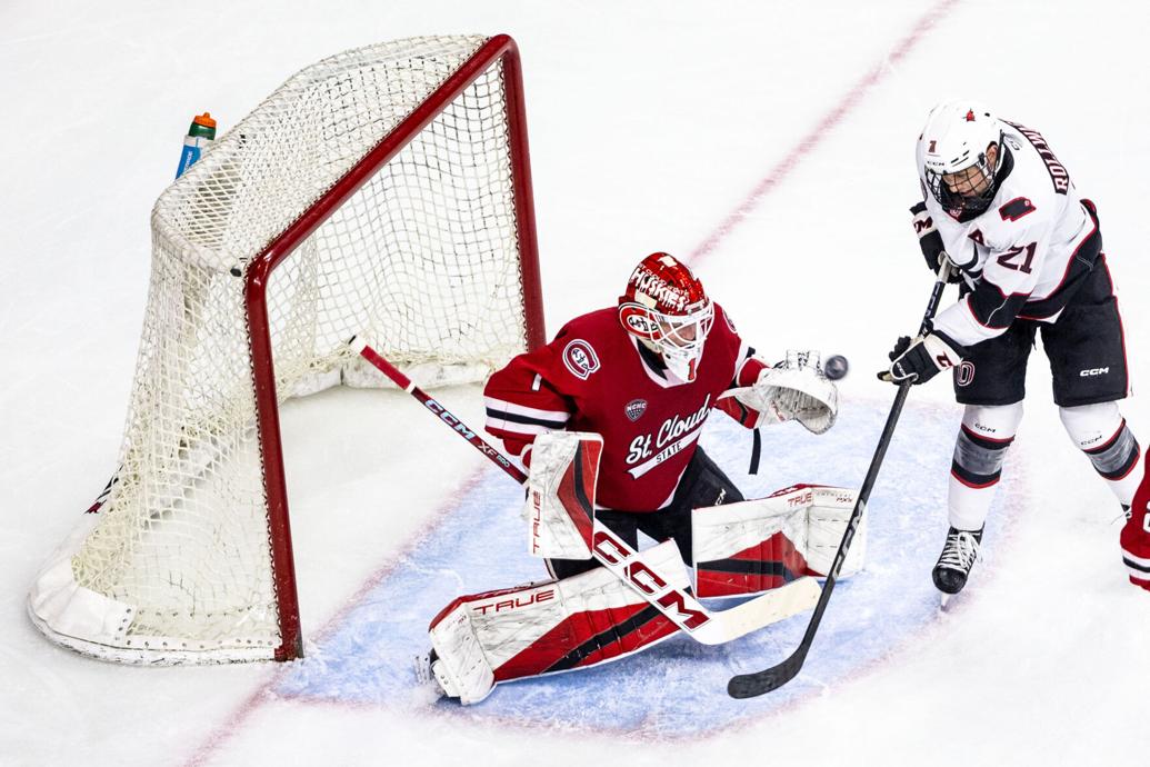 Simon Latkoczy returns, but Omaha hockey falls to Miami