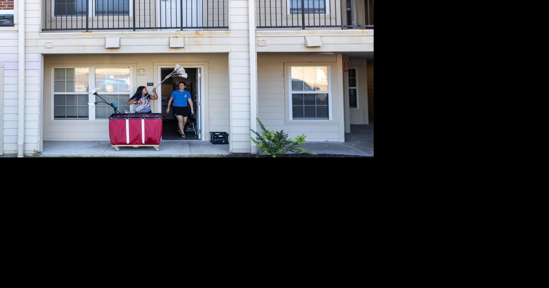 UNO 'busting at the seams' as more than 2,300 students move into campus ...