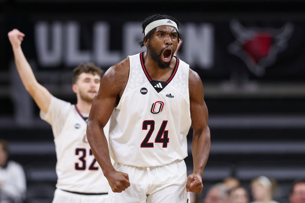 Omaha fires women's basketball coach Carrie Banks