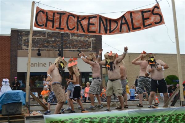 Video: Wayne Chicken Show parade
