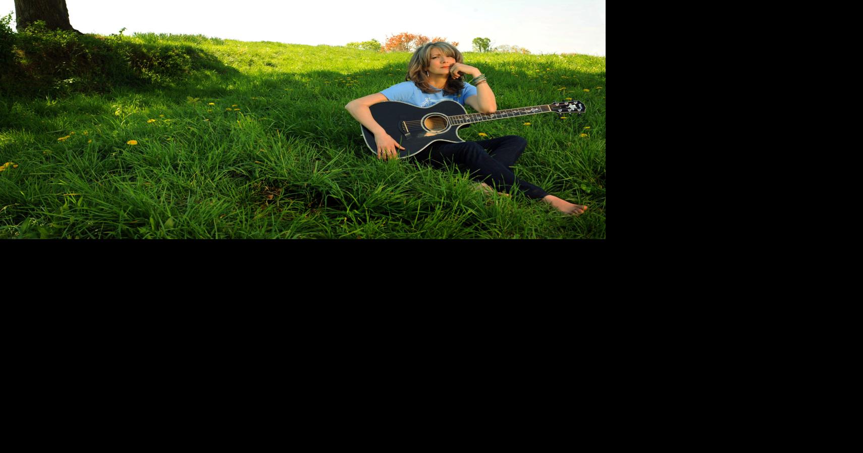 Singer Kathy Mattea brings her living room to the Holland Center