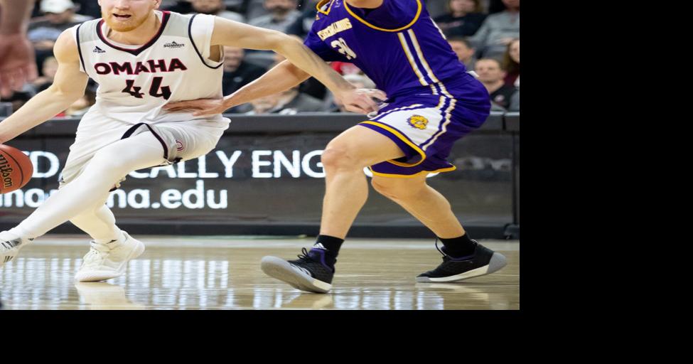 Former UNO forward Mitch Hahn signs with German professional team