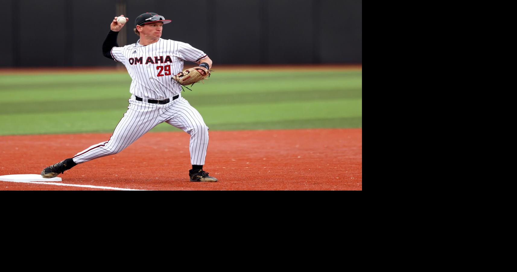 Photos: UNO baseball hosts Valparaiso