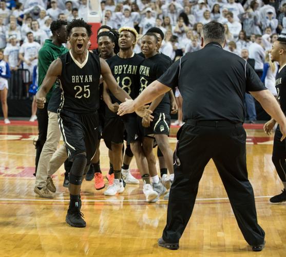 Class C-1: Brendan Lacey gets hot from 3, fuels Wahoo's rout of Ogallala