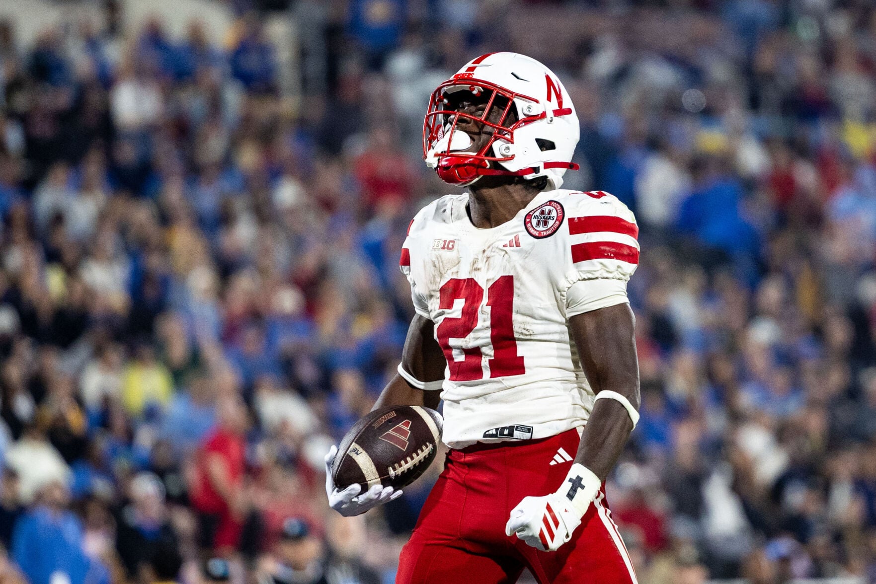 Thousands of Nebraska fans turn Rose Bowl red at UCLA matchup