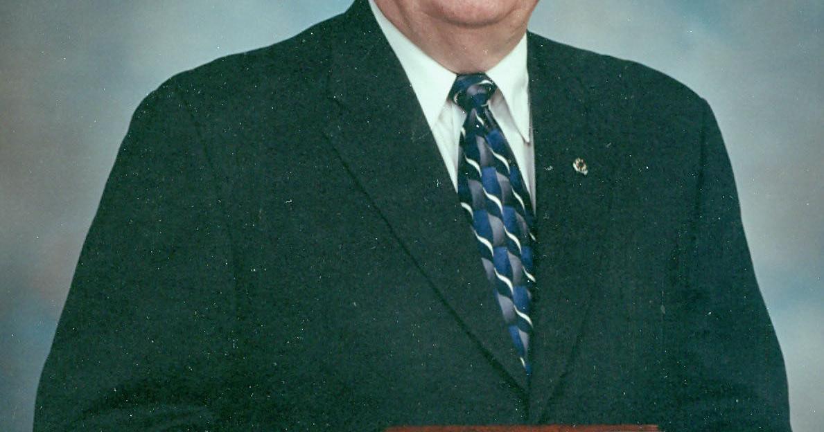 Broadcaster Mark Ahmann ‘lived and died sports’