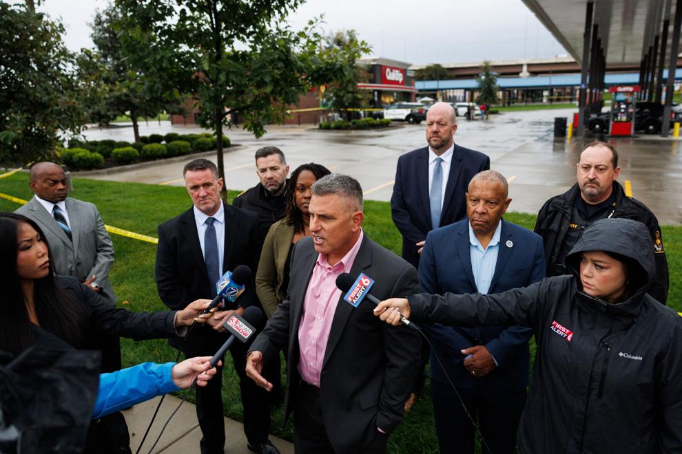 Police officer shot near west Omaha convenience store