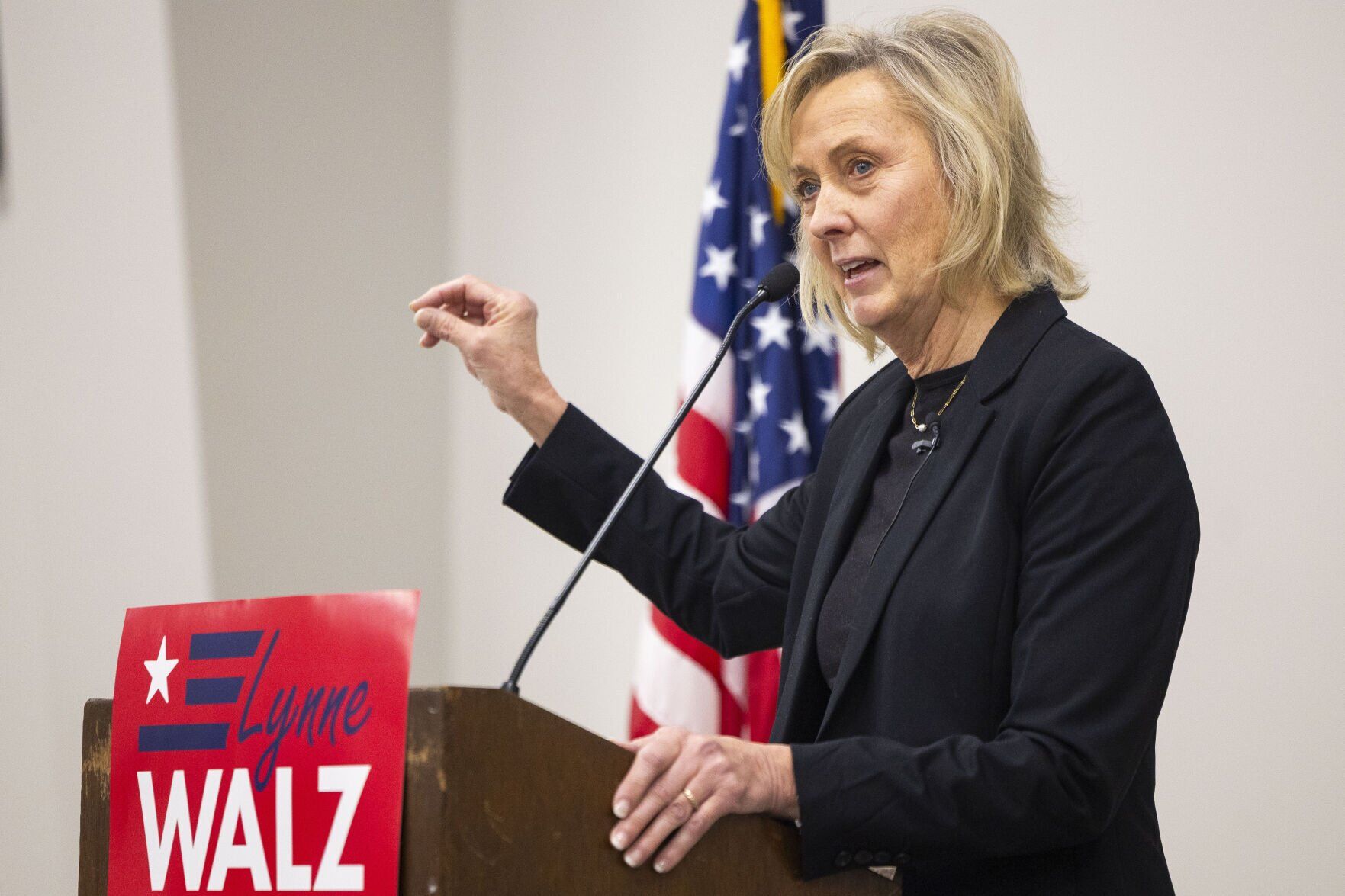 Possible Nebraska governor candidate Lynne Walz hears from Omaha voters