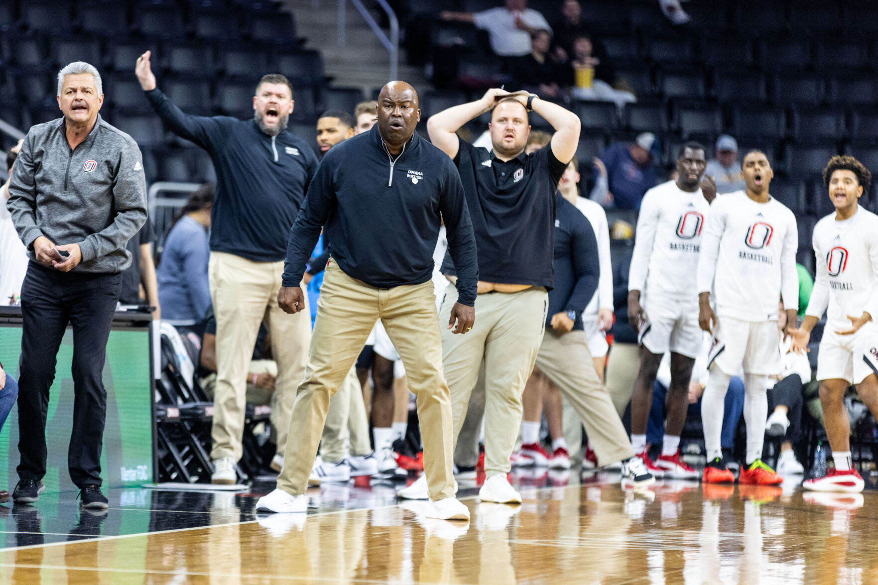 Omaha defeats St. Thomas to move to first in Summit League
