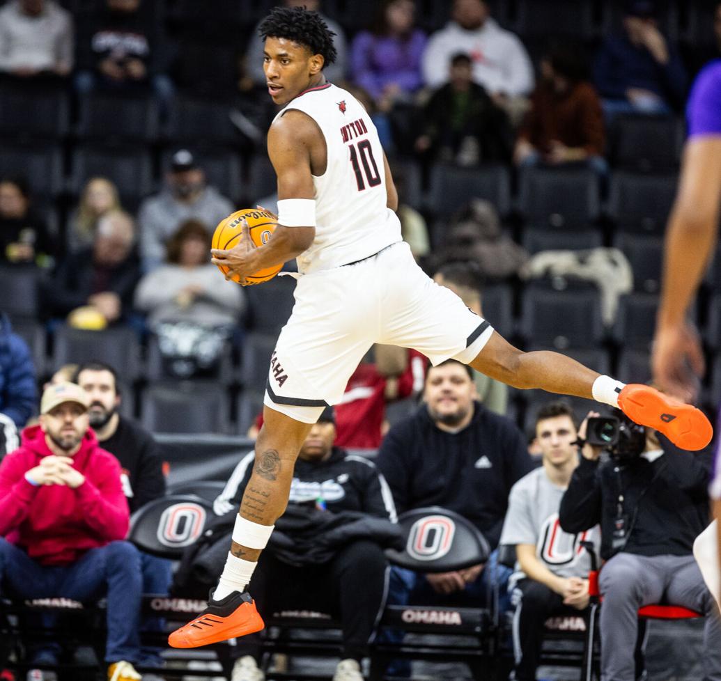 UNO basketball win streak means no mercy on trash cans