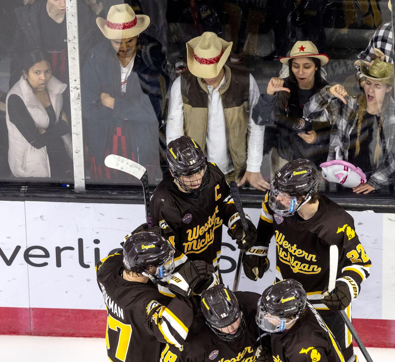 Six-goal flurry rallies Omaha hockey past St. Cloud State