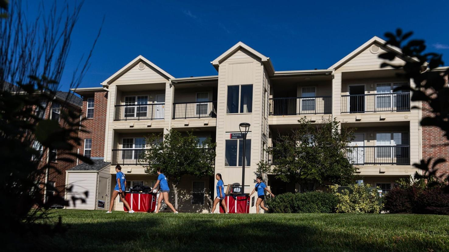 UNO 'busting at the seams' as more than 2,300 students move into campus ...