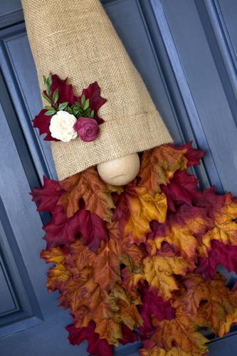 Hanging with my gnomies: create a fun fall door decor