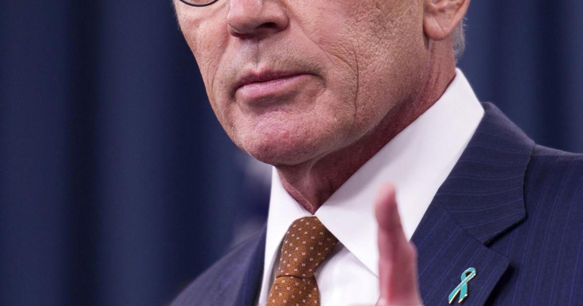 Chuck Hagel at Vietnam veterans event: ‘There’s no glory in war’