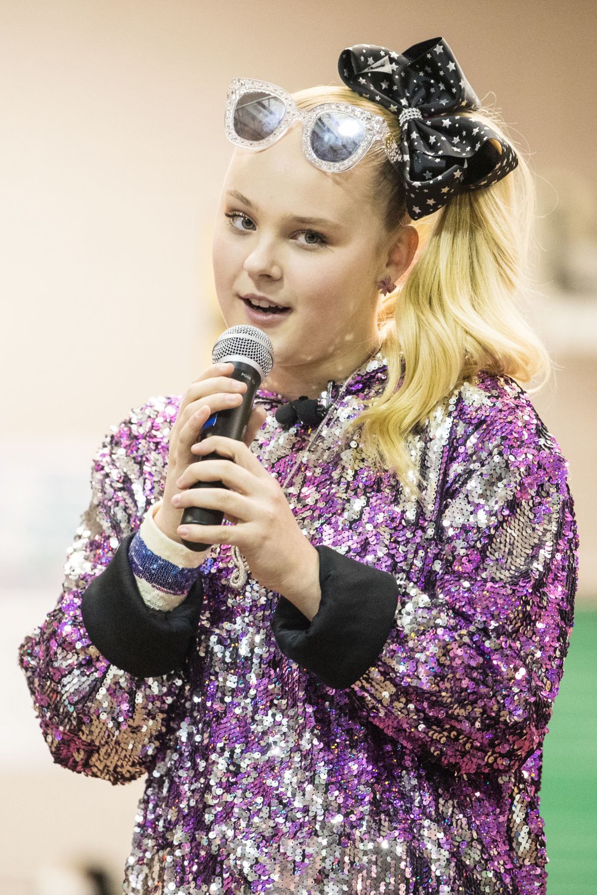 JoJo Siwa shows off a bowless look on TikTok for her birthday ...