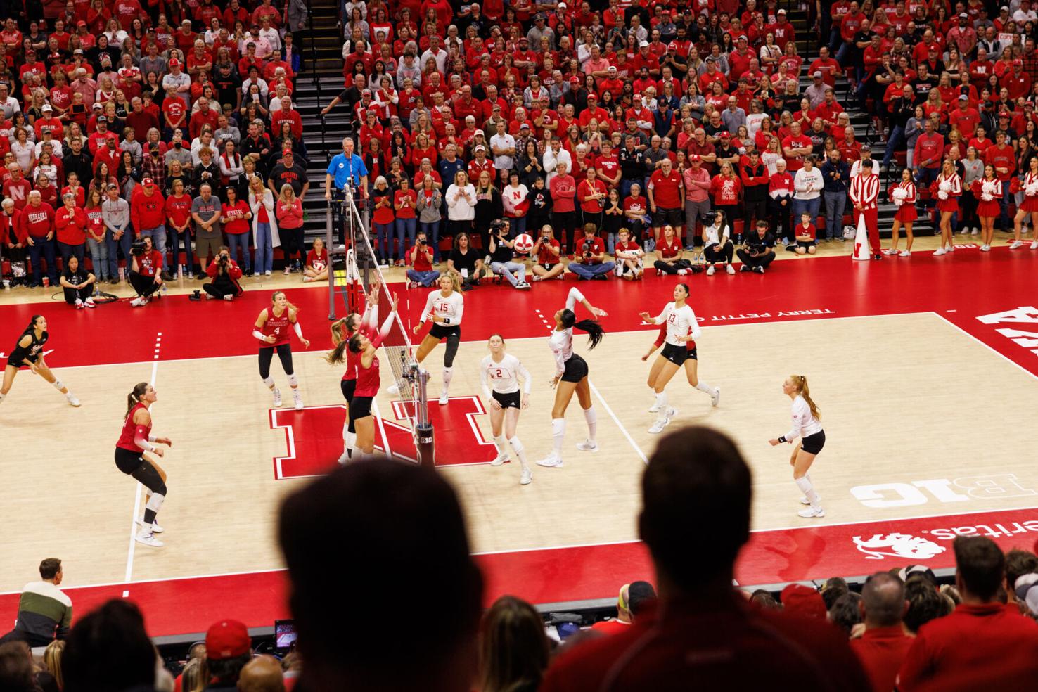 Harper Murray leads Nebraska volleyball to sweep of Iowa