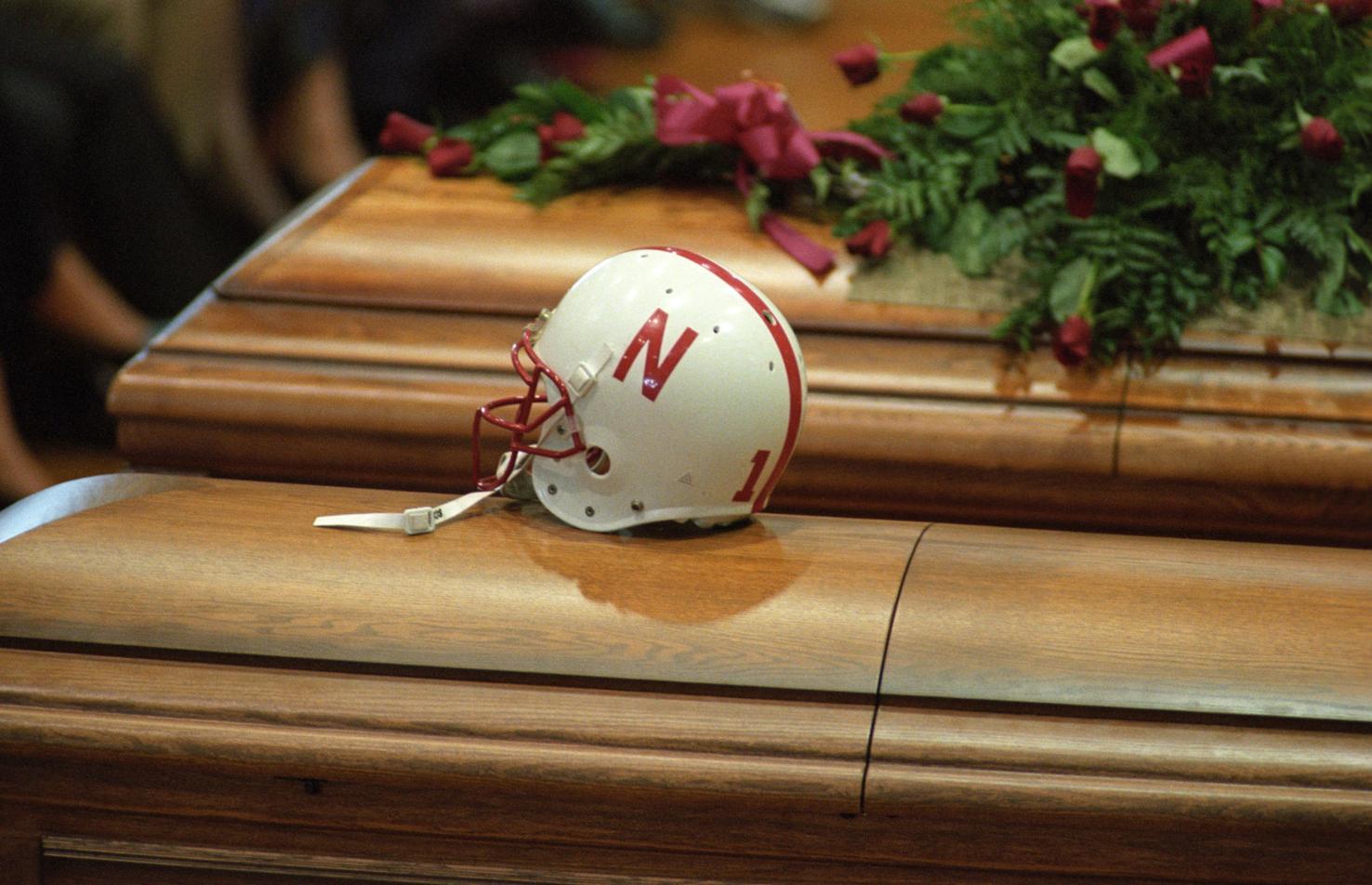 Reminisce on the life and death of former Nebraska QB Brook Berringer
