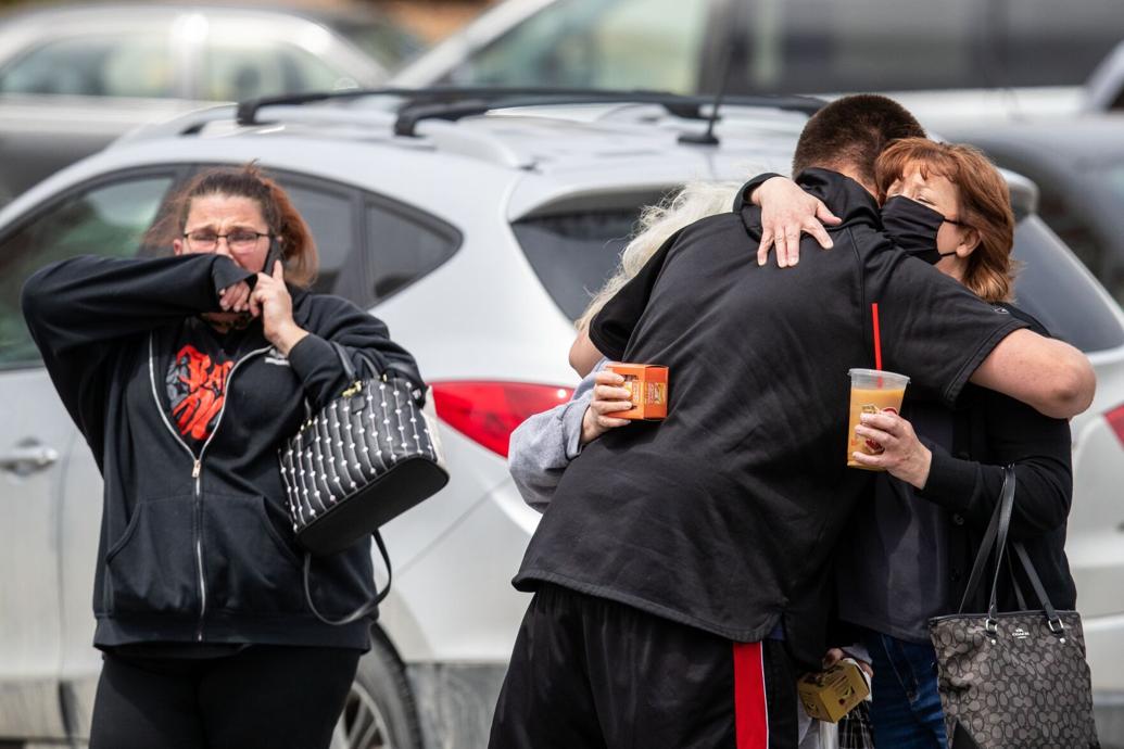 ‘We were just so scared’: 1 dead after Westroads Mall shooting; search ...