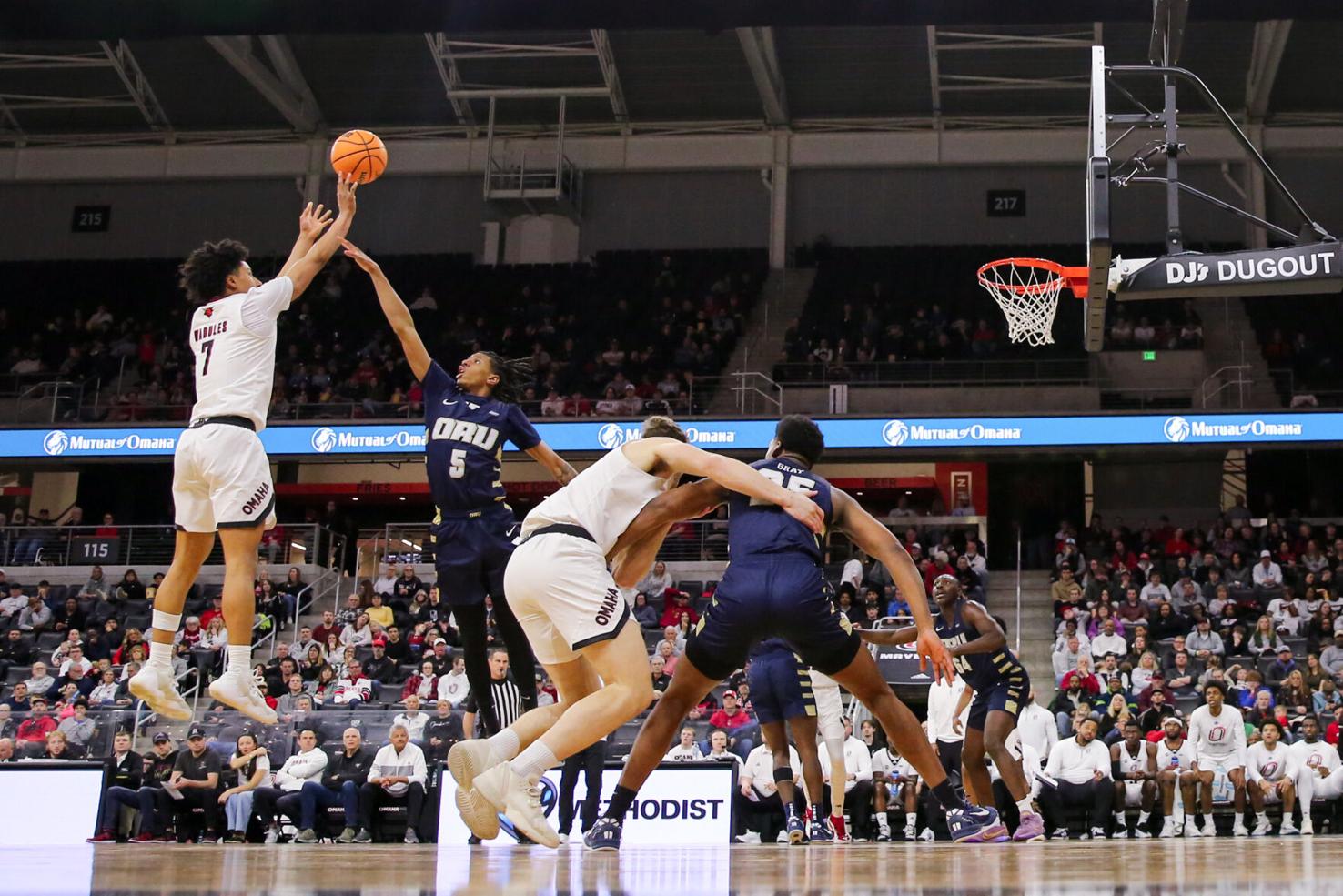 Omaha men's basketball wins first Summit League championship