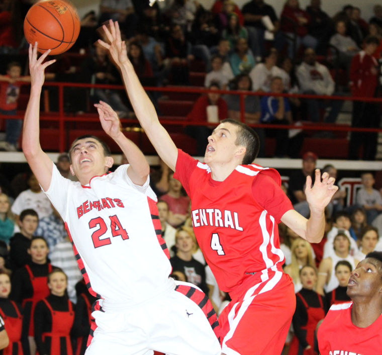 Scottsbluff boys hold back Cheyenne Central