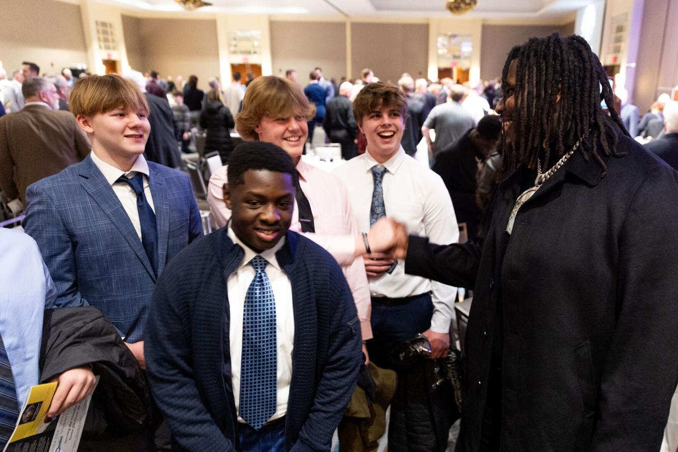 Texas' T’Vondre Sweat receives Outland Trophy