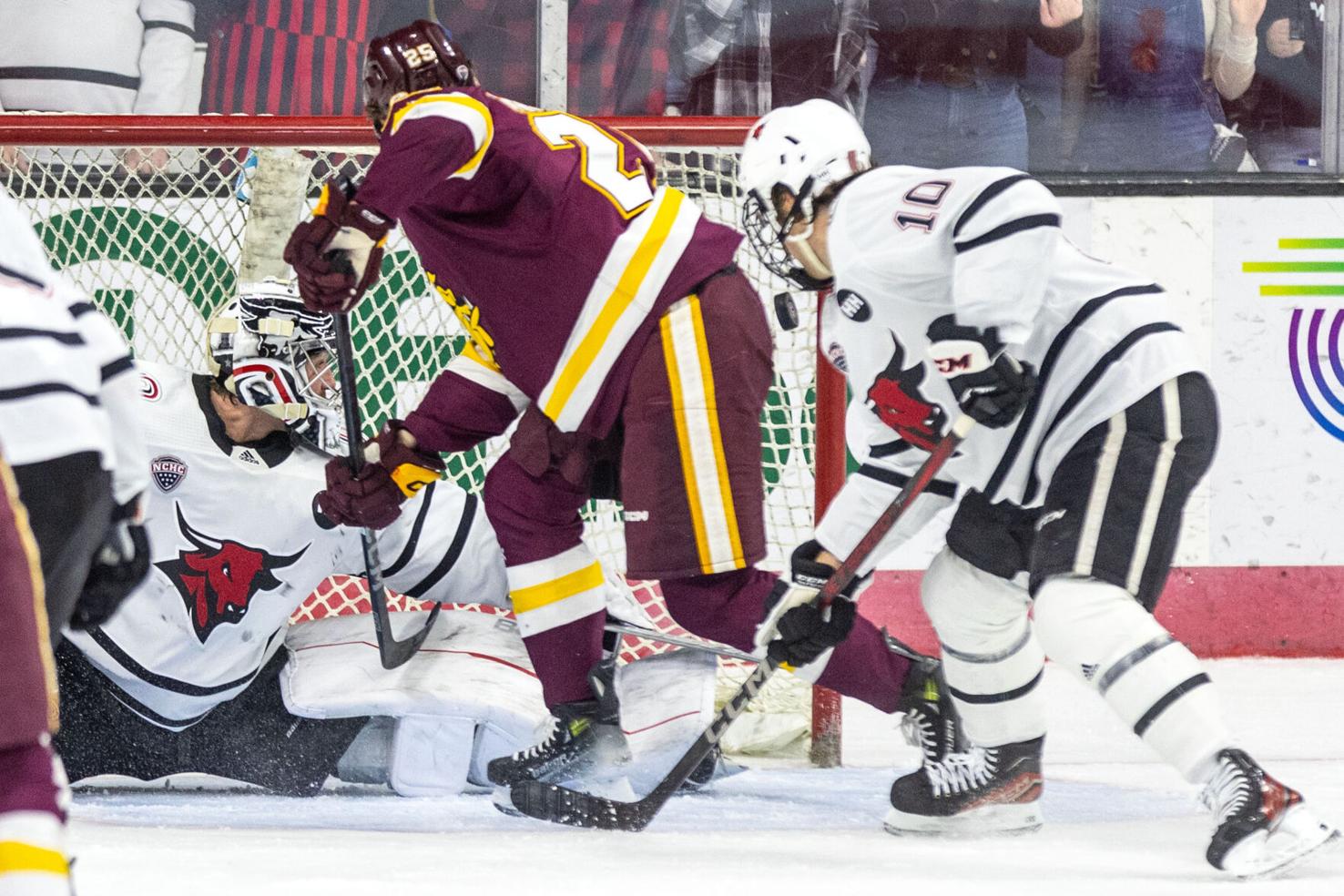 UNO coach Mike Gabinet says new NCAA rule will elevate college hockey